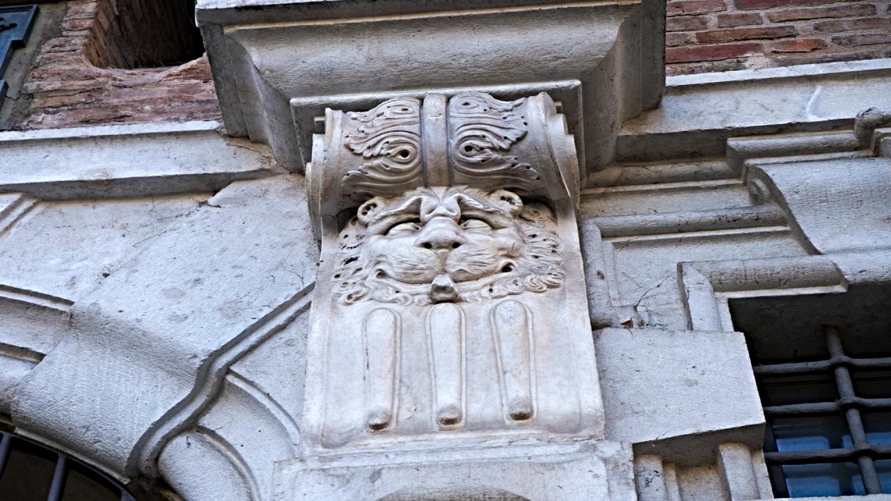 ALLA RICERCA DEI MASCHERONI DI TORINO | Piemonte Italia